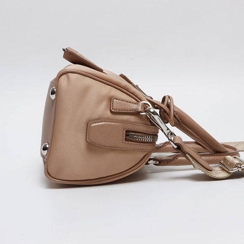 プラダ PRADA パドロック付 ミディアム Re-Nylon xレザー トップ プラダ PRADA パドロック付 ミディアム Re-Nylon xレザー トップ